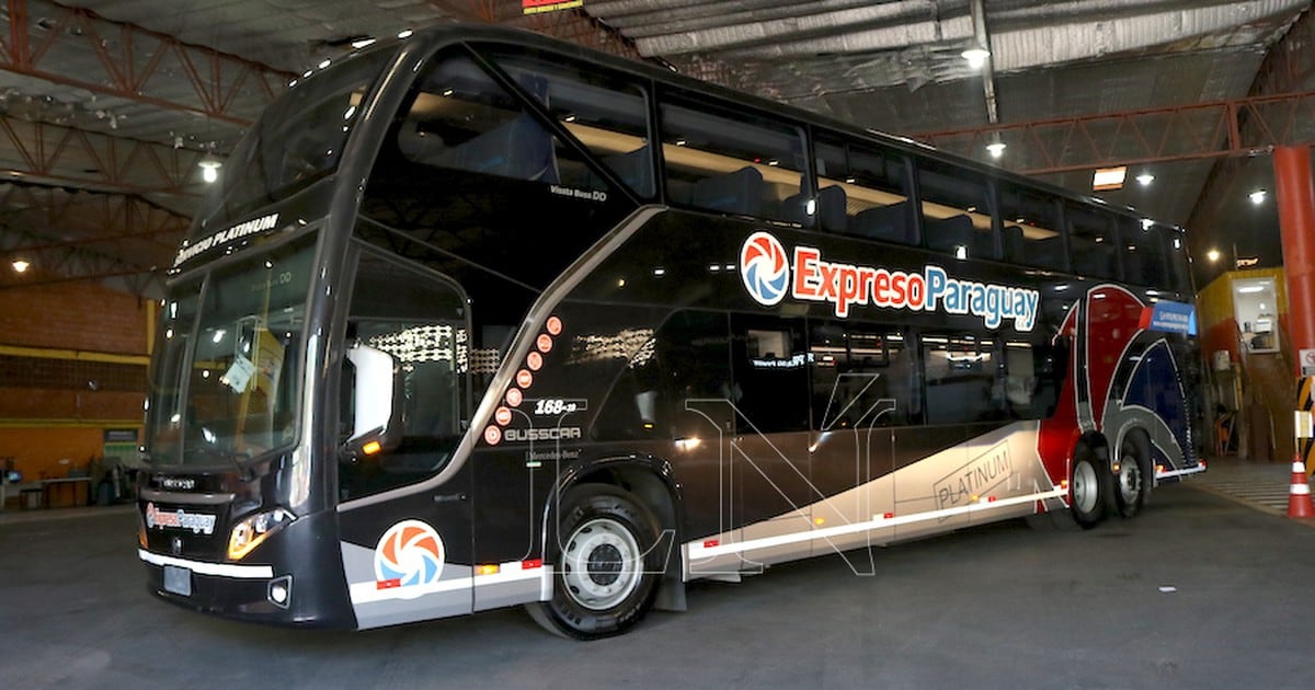 La Nación / Presentan buses de lujo con cama suite para pasajeros