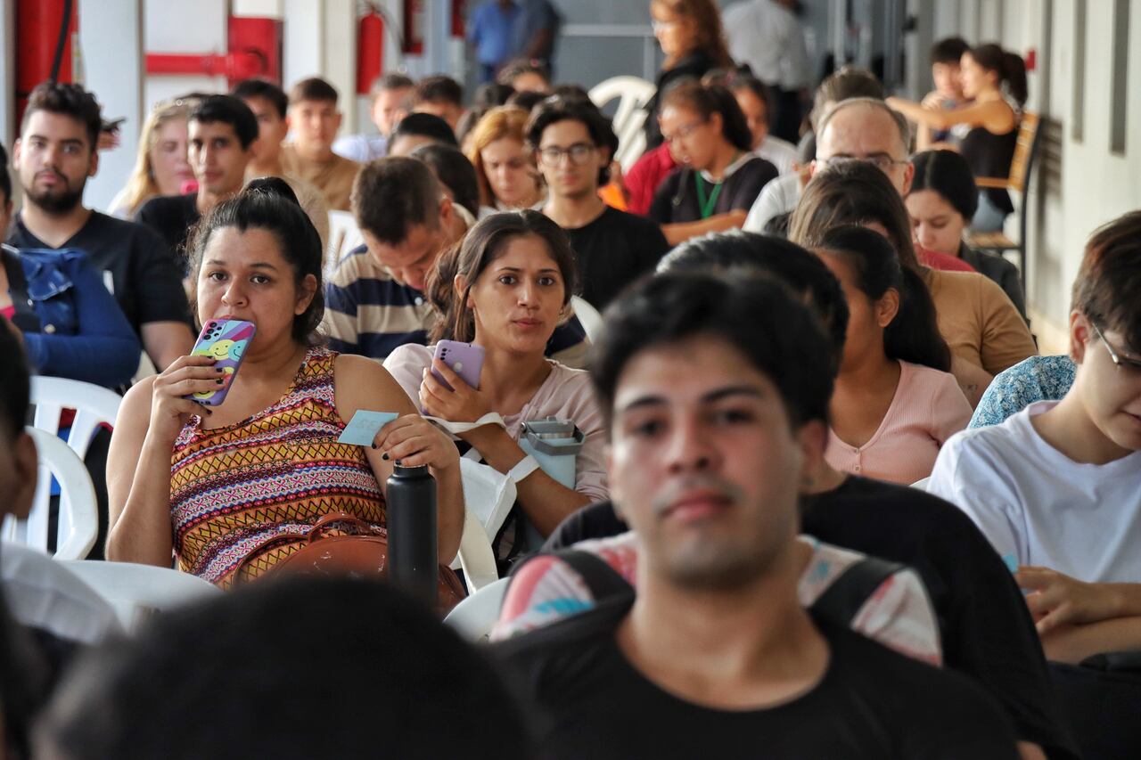 Diario Hoy Ganas De Trabajar Más De Mil Postulantes En La Feria Del